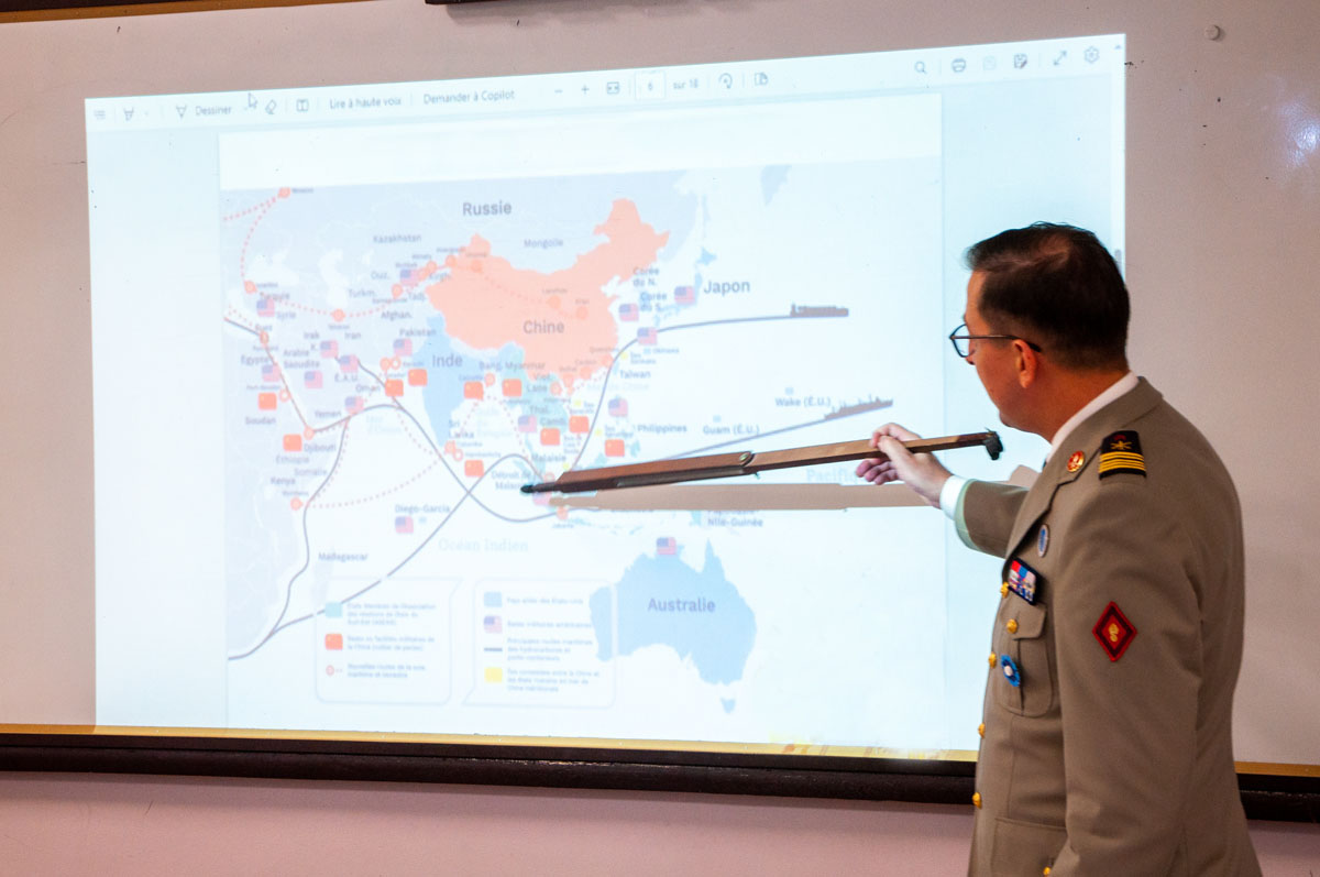 Conférences du colonel Nicolas Pierson au lycée français international ...