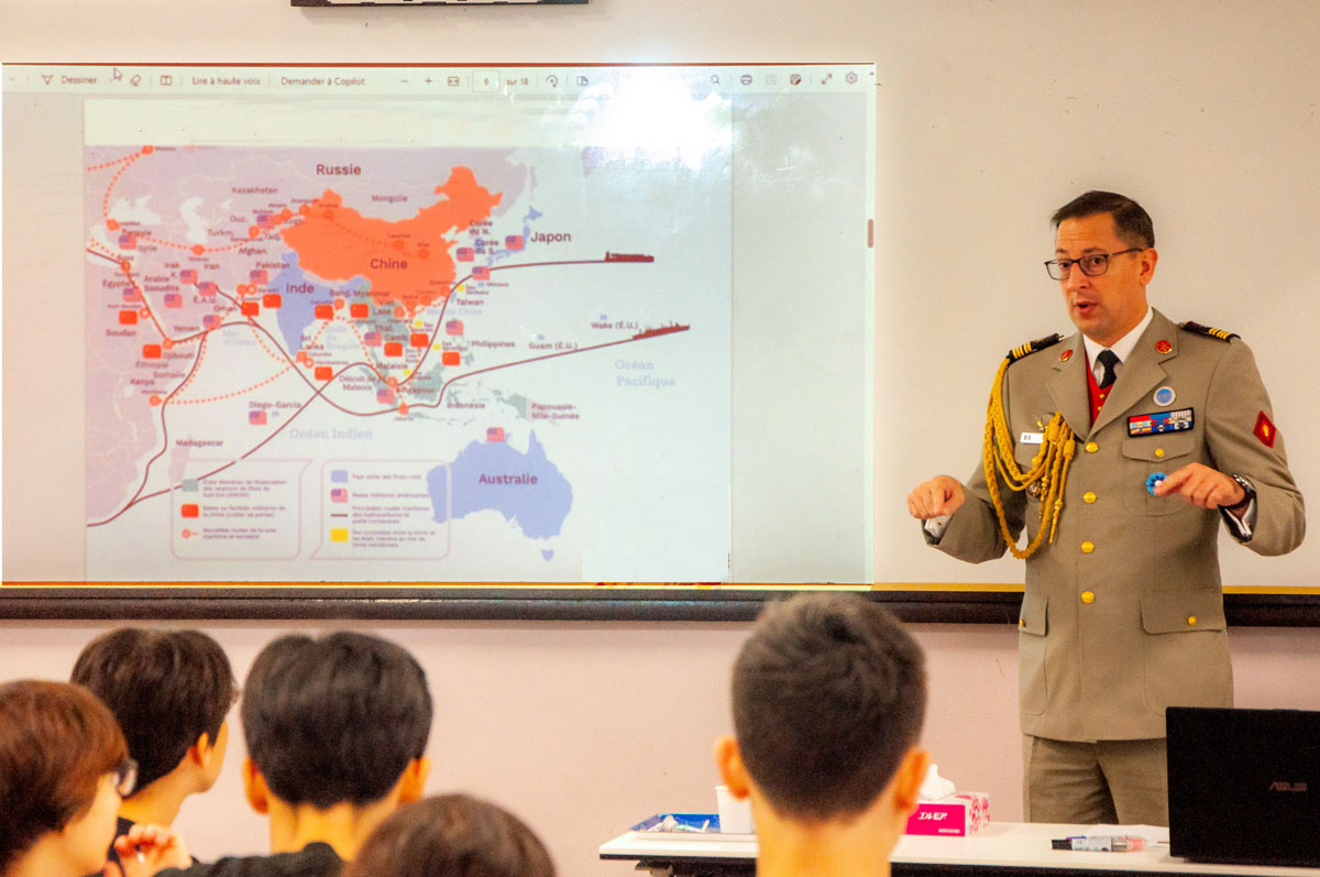 Conférences du colonel Nicolas Pierson au lycée français international ...